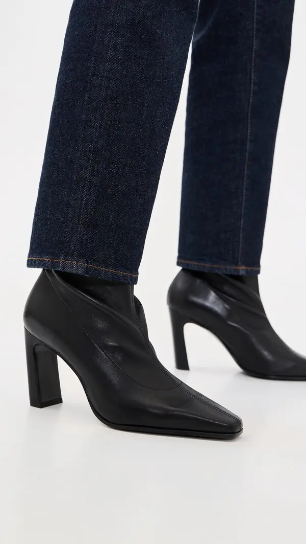 STUART WEITZMAN Stassi Stretch Booties