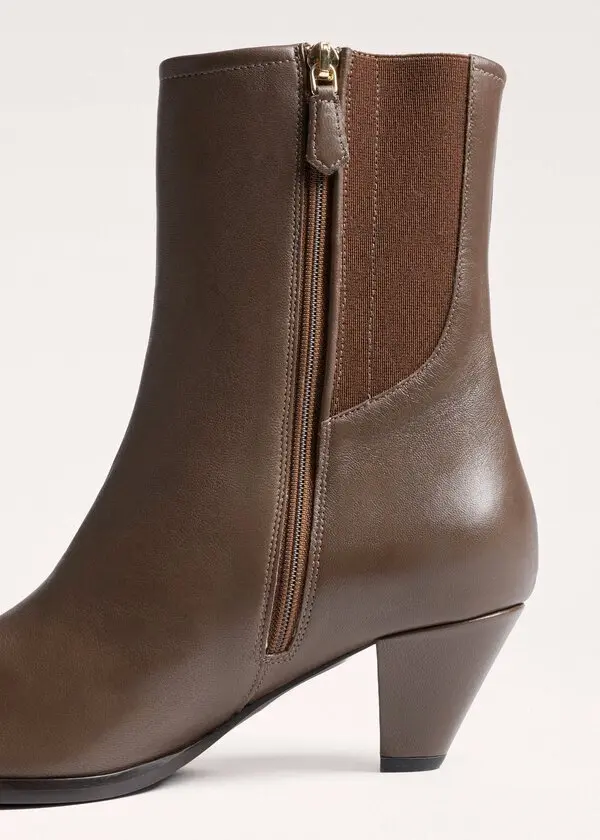 ME+EM Soft Point Cone Heel Boot