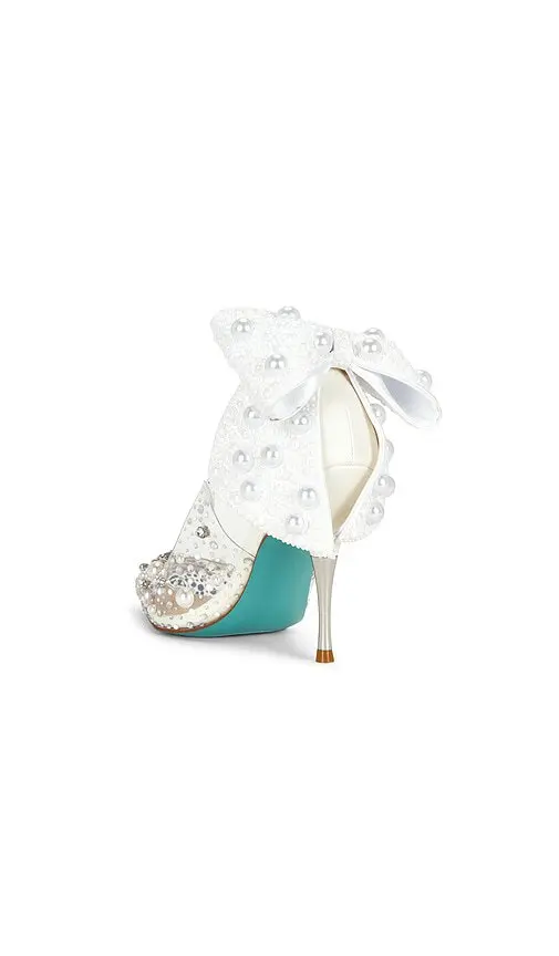 Steve Madden X Betsey Johnson Esmy Slingback Pump In Ivory