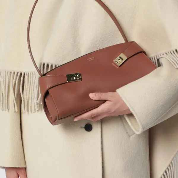 FERRAGAMO Hug East-west Shoulder Bag Cognac/dark - Brown