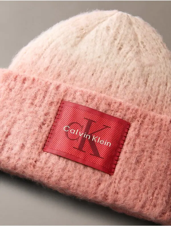 Calvin Klein Monologo Ombre Rib Beanie - Light Cashew / Ruby Red