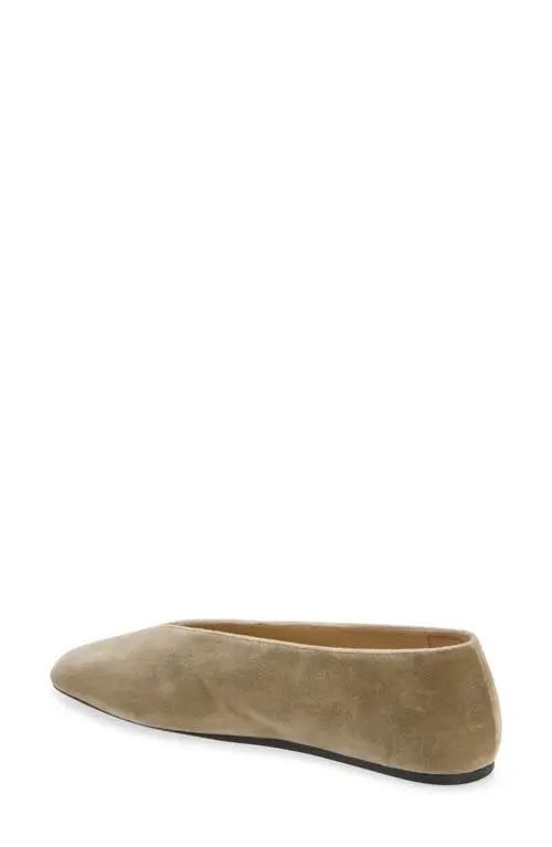 Le Monde Beryl Olympia Velveteen Slipper