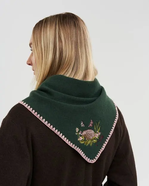 FABLE ENGLAND Hedgehog Embroidered Knitted Triangle Scarf - Dark Green