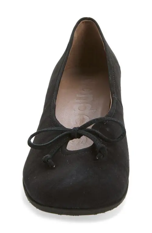 WONDERS Block Heel Pump - Black