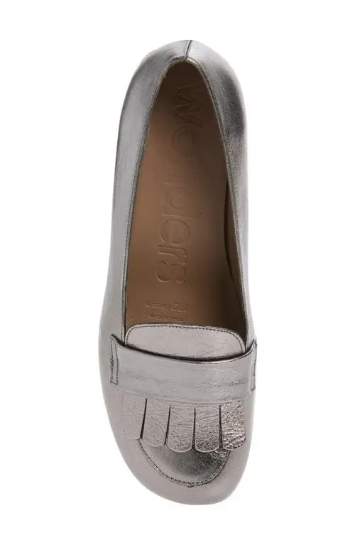 WONDERS Kiltie Loafer Pump - Silver