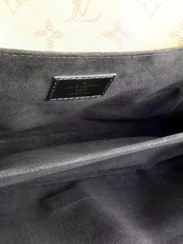 LOUIS VUITTON Pochette Metis Monogram Reverse Tote Bag