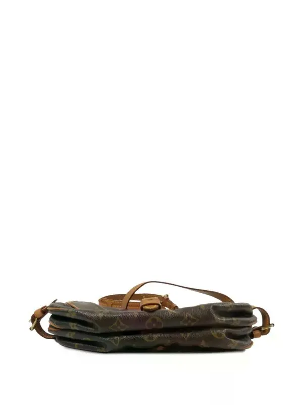 LOUIS VUITTON 30 Saumur Monogram Shoulder Bag