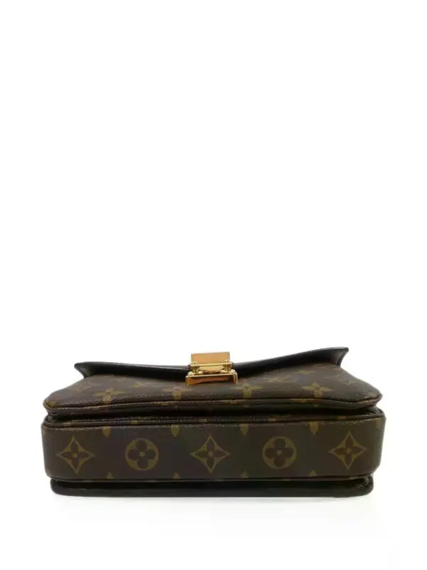 LOUIS VUITTON Pochette Métis East West Shoulder Bag