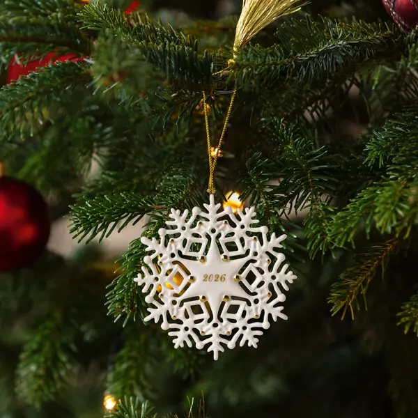 VILLEROY & BOCH Christmas Classics 2026 Snowflake Ornament