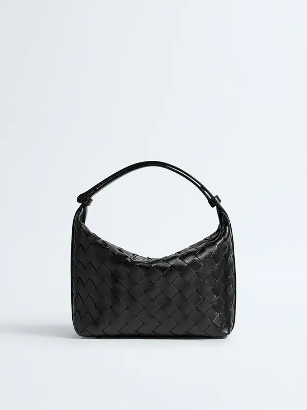 Bottega Veneta Woven Leather Shoulder Handbag With Adjustable Snap Strap, Zip Closure, W 20 X H 13 X D 9.5 Cm - Nero