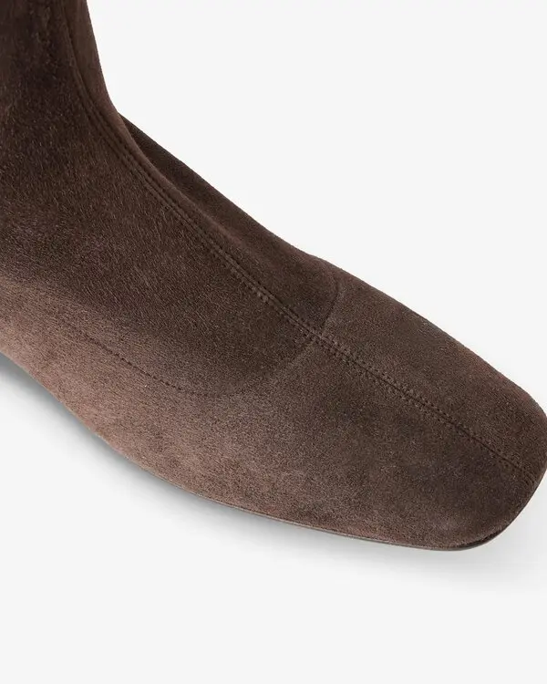 THE ROW Cindy Stretch Suede Boots - Brown