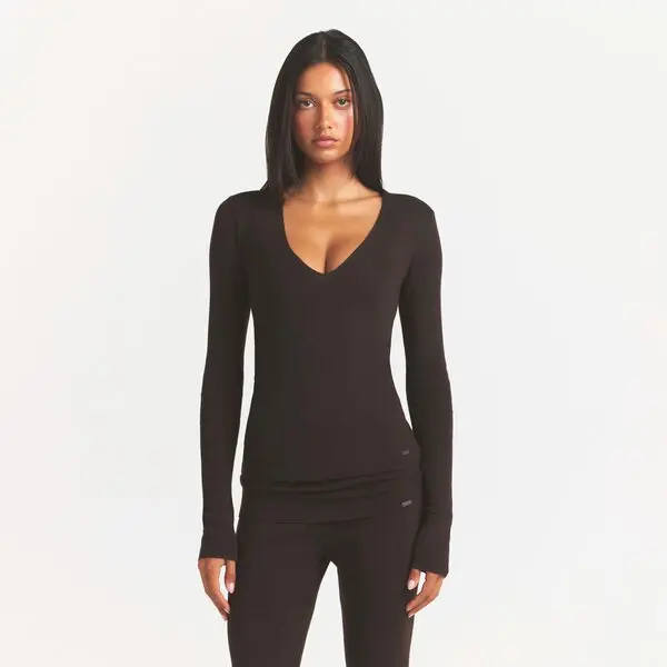 SKIMS Long Sleeve V Neck | Deep Neutral | | Essential Sweaters - Espresso