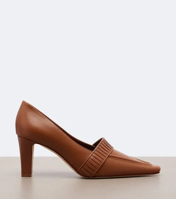 Manolo Blahnik Mindita Leather Pumps