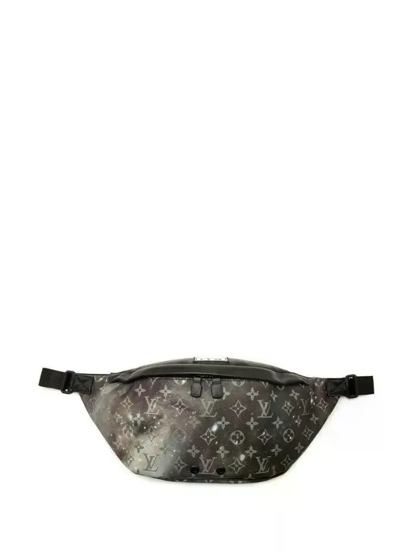LOUIS VUITTON 2018 Monogram Galaxy Discovery Bumbag Belt Bag - Black