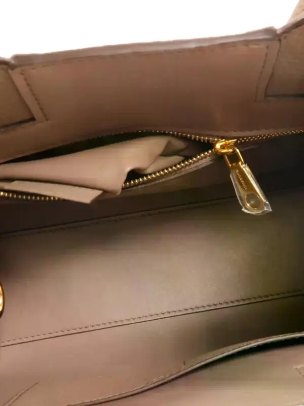 Burberry Frances Tote Bag - Neutrals