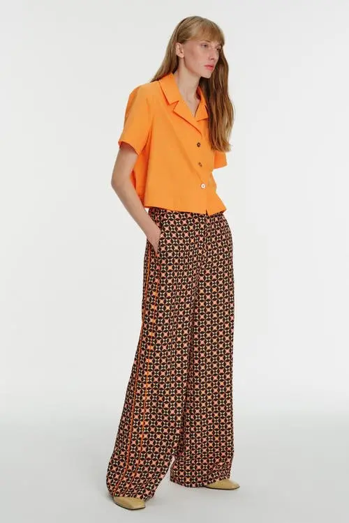 EXQUISE Short Sleeve Elastic Back Shirt