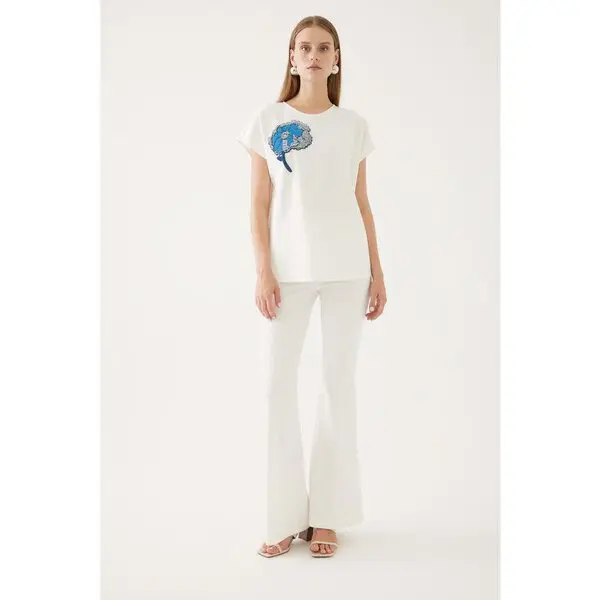 EXQUISE Embroidered Detail Crew Neck T Shirt