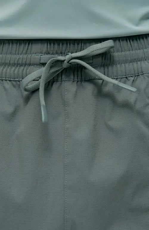BORN LIVING YOGA Rhein 2.0 Performance Sports Short