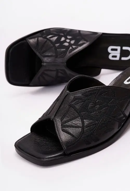 CLARA BARCELO Unconvinced Slide Sandal