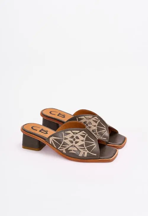 CLARA BARCELO Unconvinced Slide Sandal - Mink