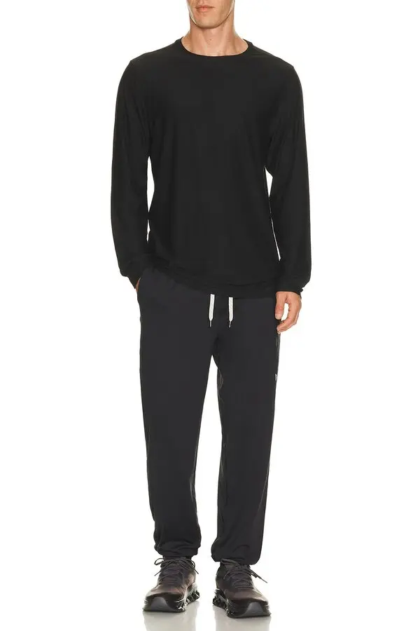 Vuori Long Sleeve Strato Tech Tee - Black