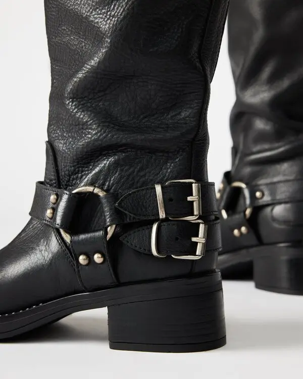 Steve Madden Astor Boot & Autumn Fringe Bag Bundle