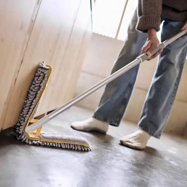 JOSEPH JOSEPH Cleantech Adjustable Floor Duster