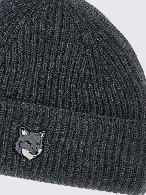 Maison Kitsuné Ribbed Wool Beanie With A Cuff And Contrast Logo - Grey