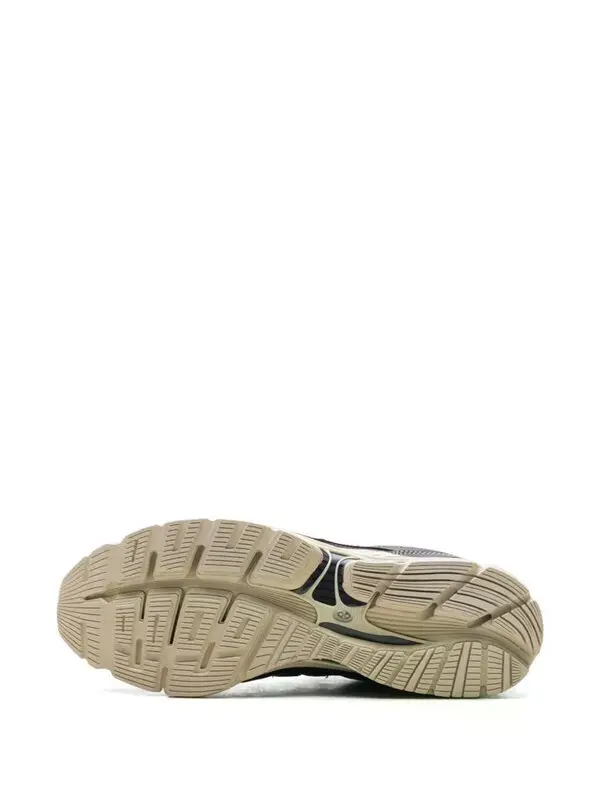 NEW BALANCE 2011 Low-top Sneakers - Brown
