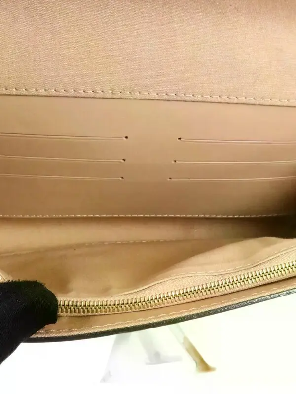 LOUIS VUITTON Louise Vernis Clutch Bag