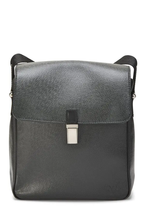 LOUIS VUITTON Taiga Leather Yaranga Satchel - Black