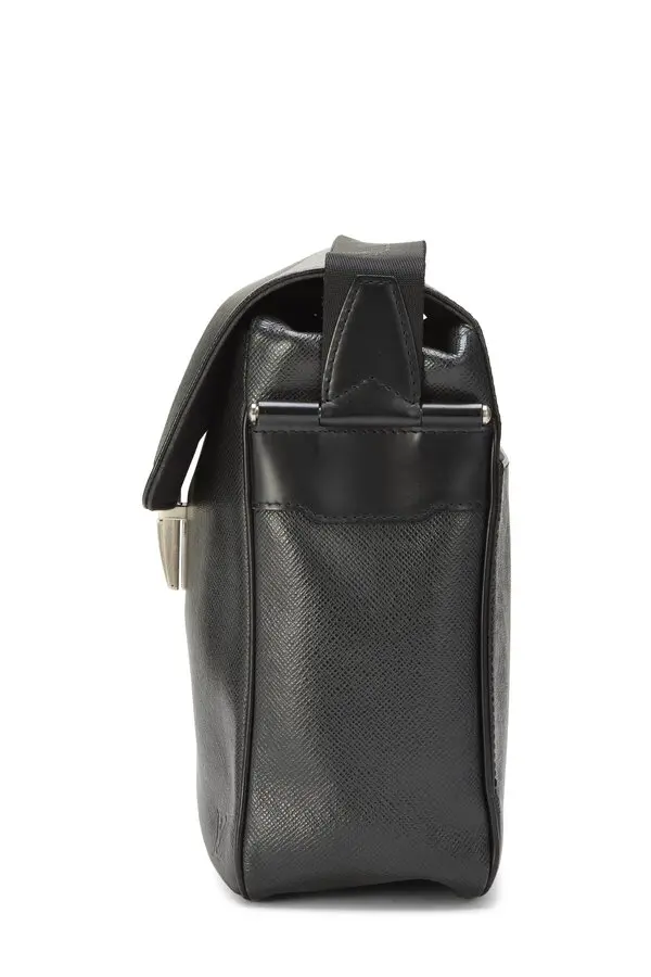 LOUIS VUITTON Taiga Leather Yaranga Satchel