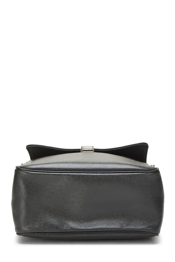 LOUIS VUITTON Taiga Leather Yaranga Satchel