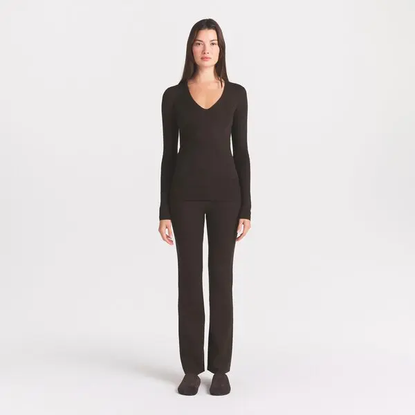 SKIMS Long Sleeve V Neck | Deep Neutral | | Essential Knit - Espresso