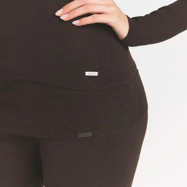 SKIMS Long Sleeve V Neck | Deep Neutral | | Essential Knit - Espresso