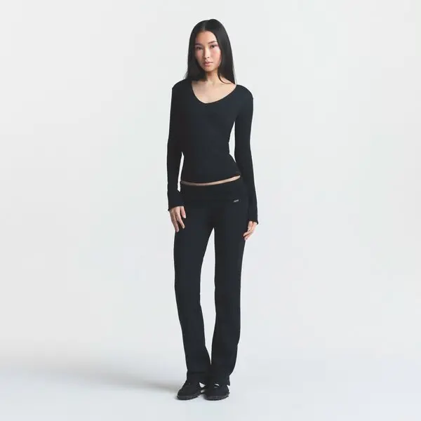 SKIMS Long Sleeve V Neck | Black | | Essential Knit