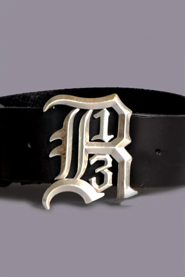 R13 Choker
