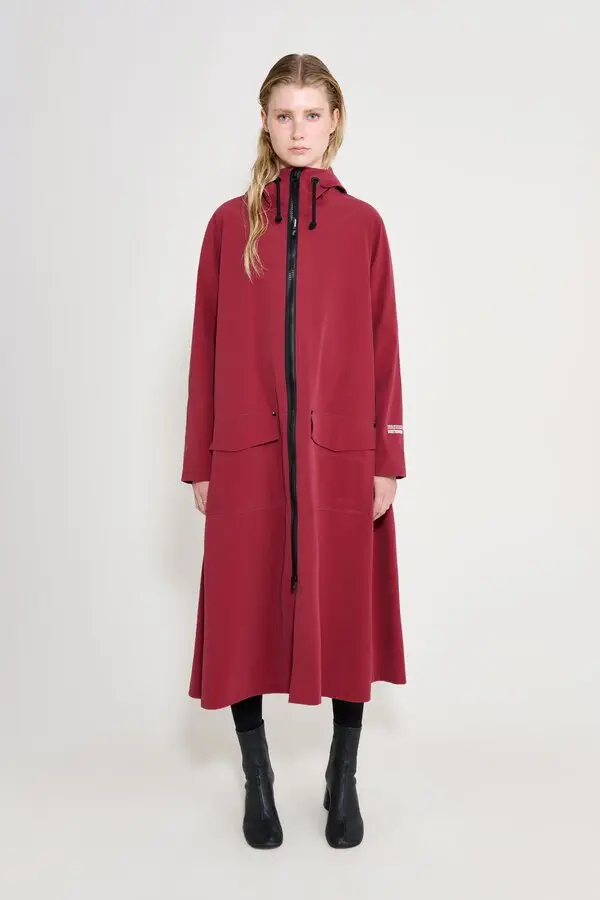 Stutterheim Mosebacke Long Patch Raincoat - Burgundy