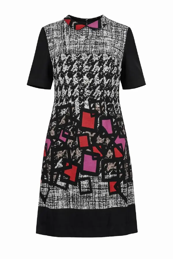 CONQUISTA Geometric Print Shift Dress With Short Sleeves