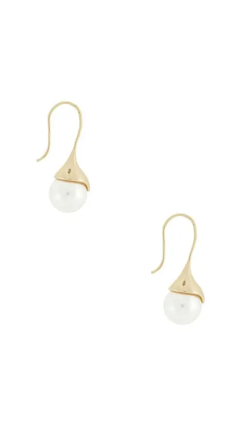 Shashi Tulip Pearl Earring