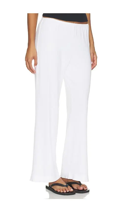 Donni. The Baby Rib Scallop Simple Pant In White