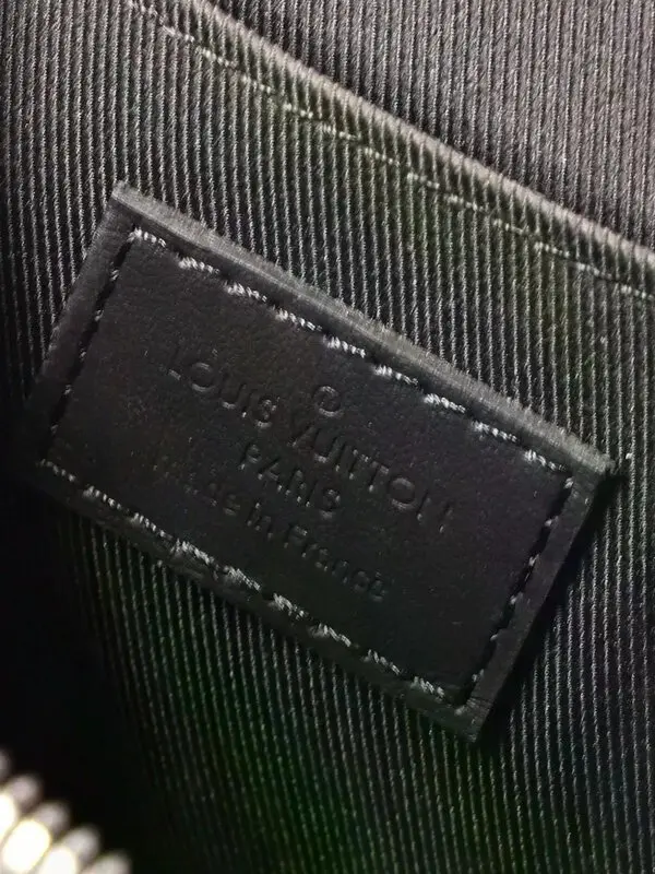LOUIS VUITTON Aerogram Phone Pouch Leather Crossbody Bag