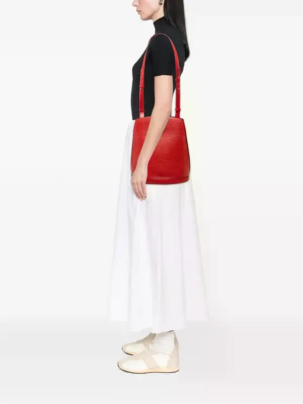 LOUIS VUITTON 1996 Epi Cluny Shoulder Bag - Red
