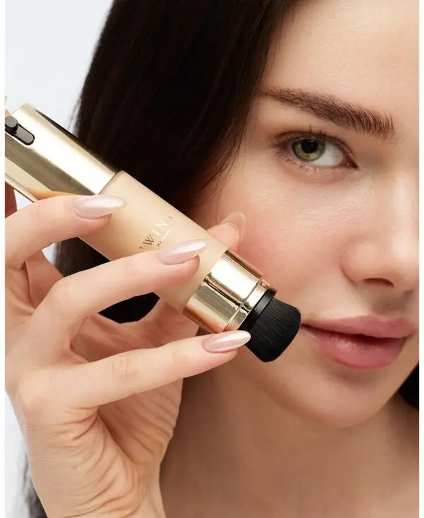 2WINS Glowing Skin Tinted Moisturizer - Light