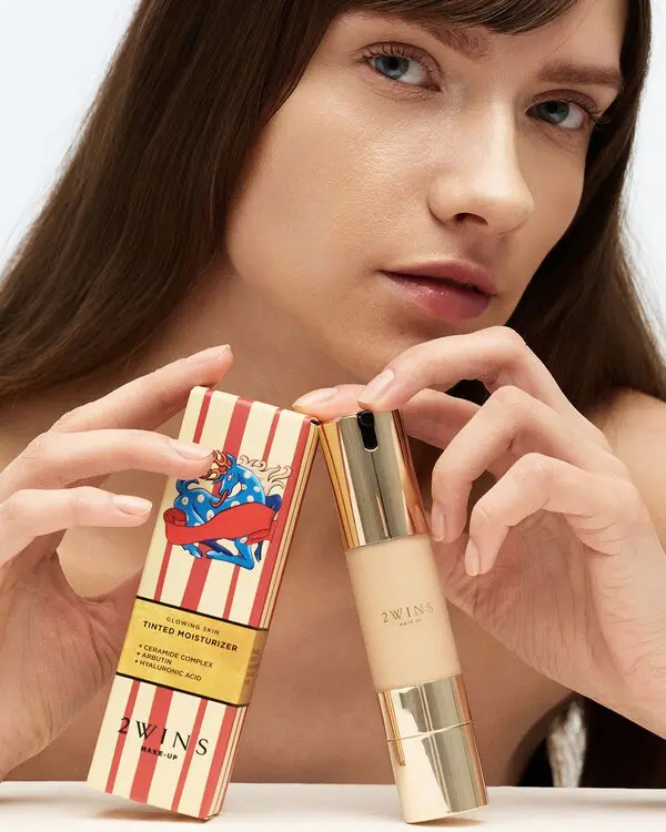 2WINS Glowing Skin Tinted Moisturizer - Light