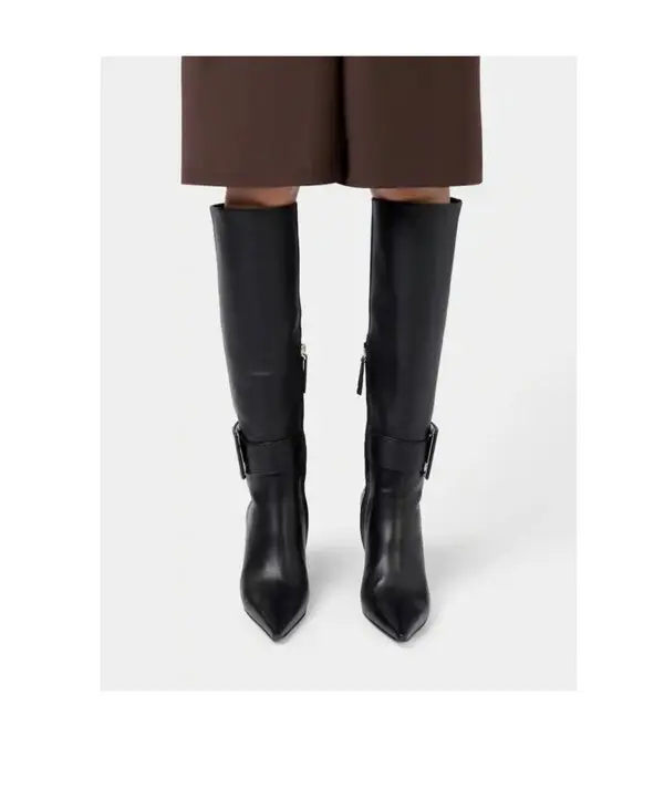 ROGER VIVIER Viv In The City Buckle Boots