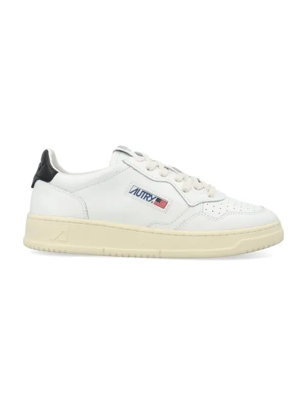AUTRY Medalist Leather Low Sneaker With Micro-perforated Toe And Terry Lining - Bianco