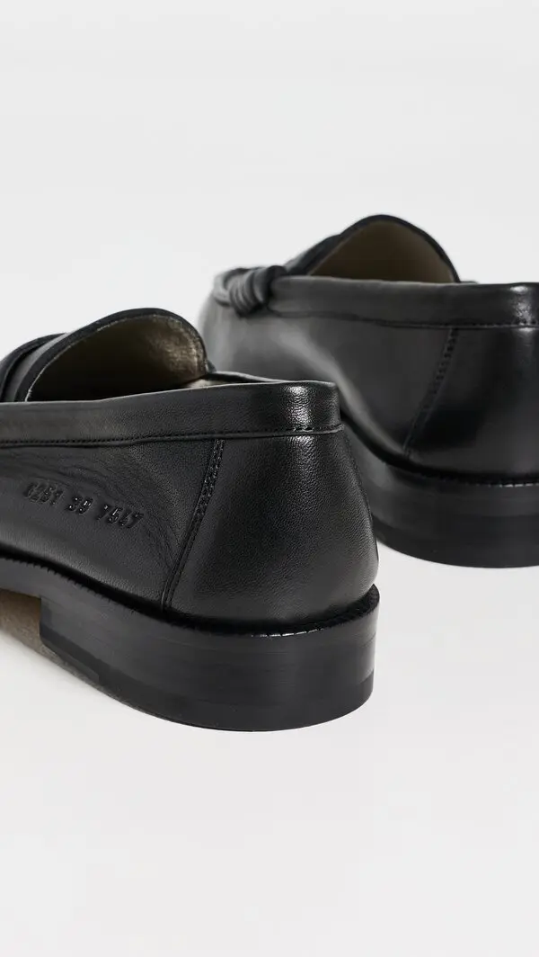 COMMON PROJECTS Leather Loafers