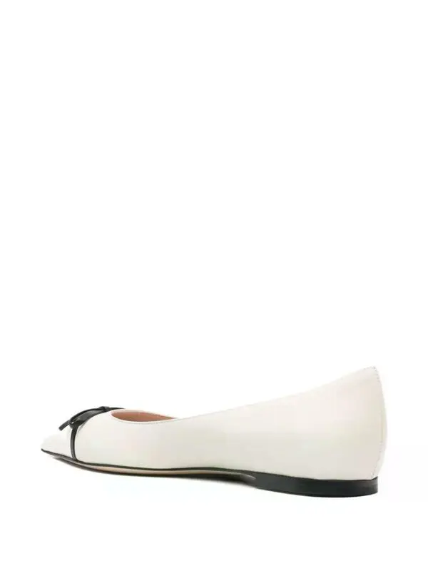 Valentino Garavani Vlogo Pointy Leather Pumps - Neutrals