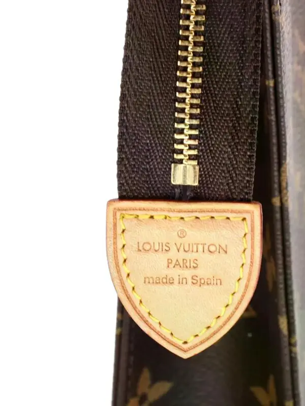 LOUIS VUITTON Toiletry Pouch Monogram Canvas 26 Clutch Bag